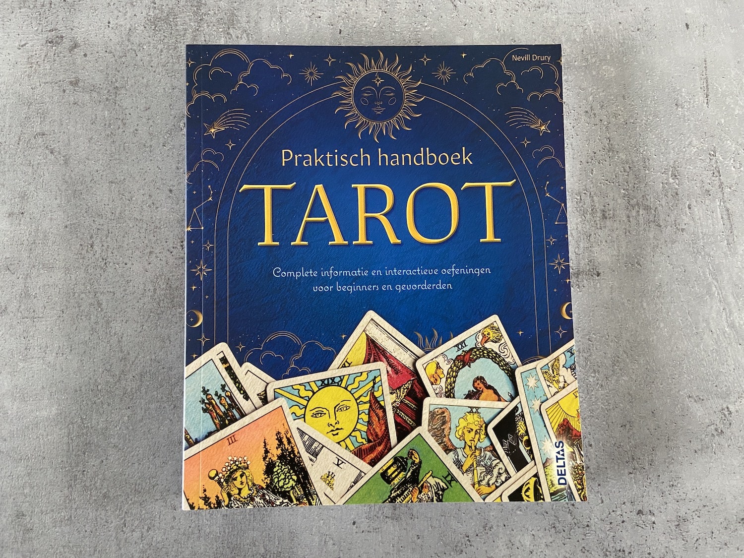 Review: Praktisch Handboek Tarot - VolleMaanKalender.nl