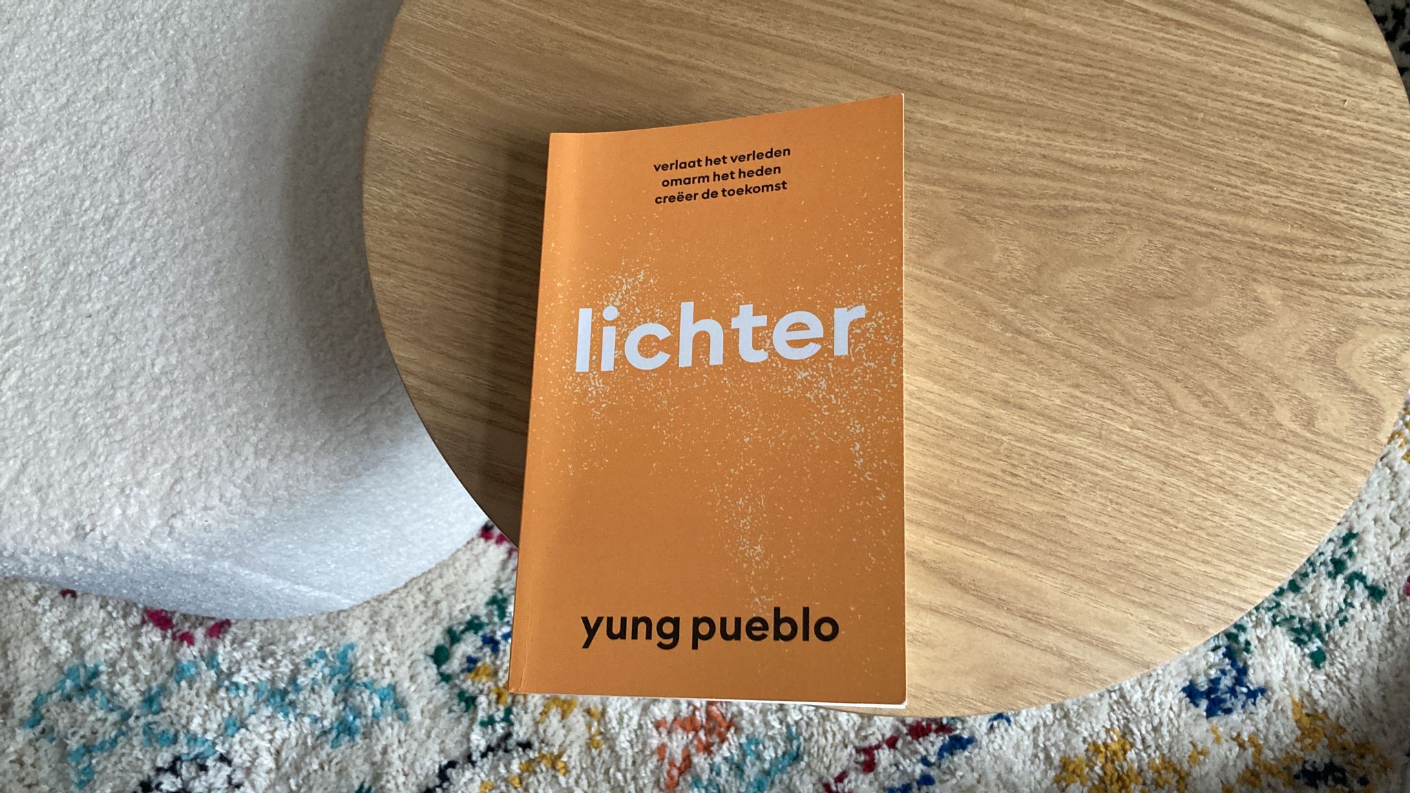 Review: lichter (Yung Pueblo) - VolleMaanKalender.nl