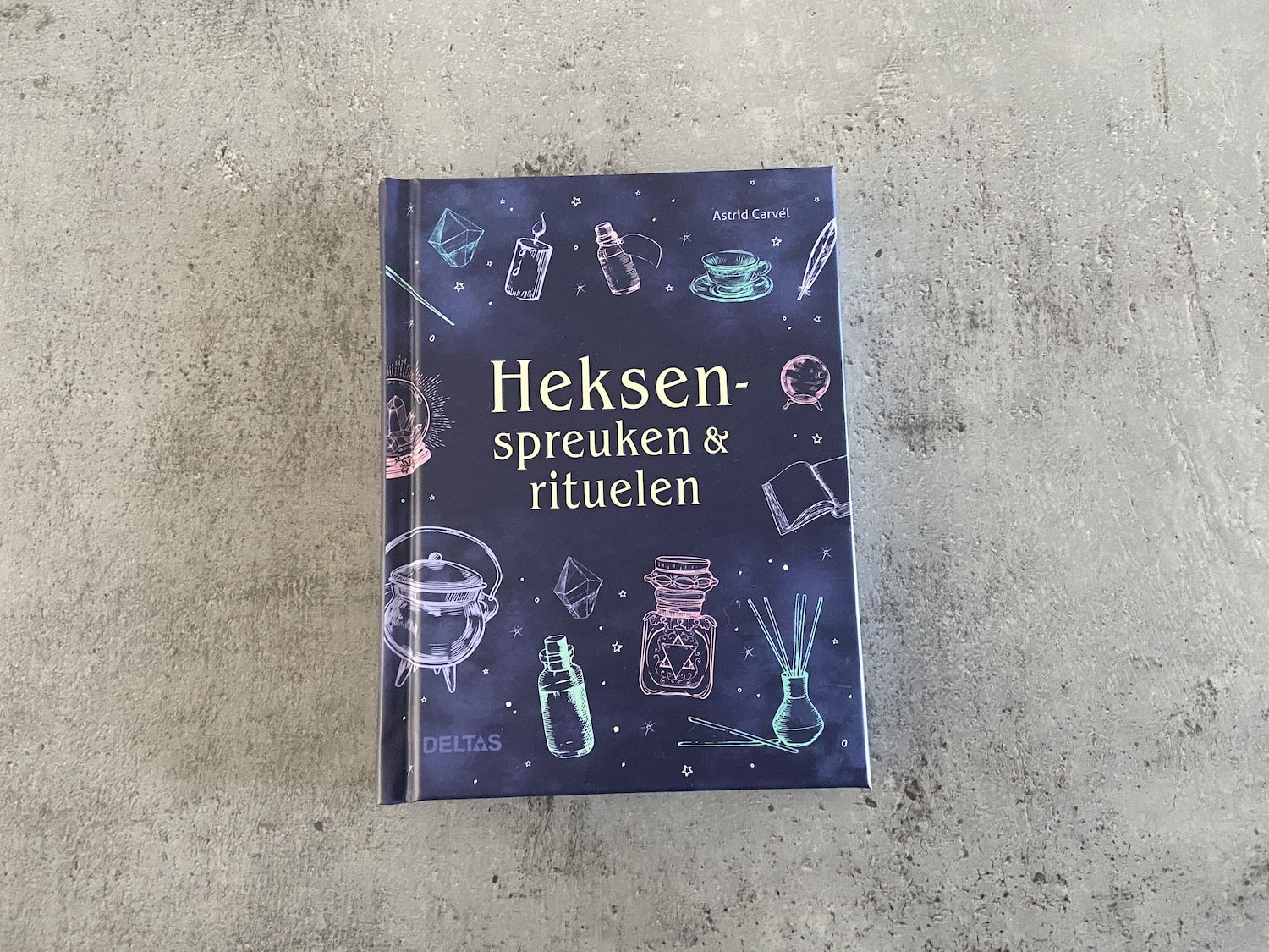 Review: Heksenspreuken & rituelen - VolleMaanKalender.nl